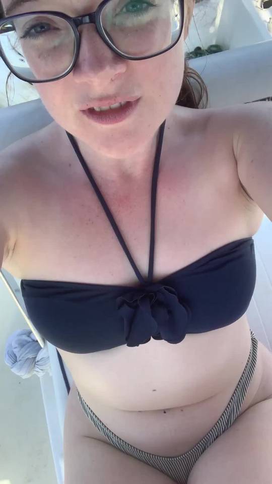 Little bathing suit, thicc thighs | Scrolller