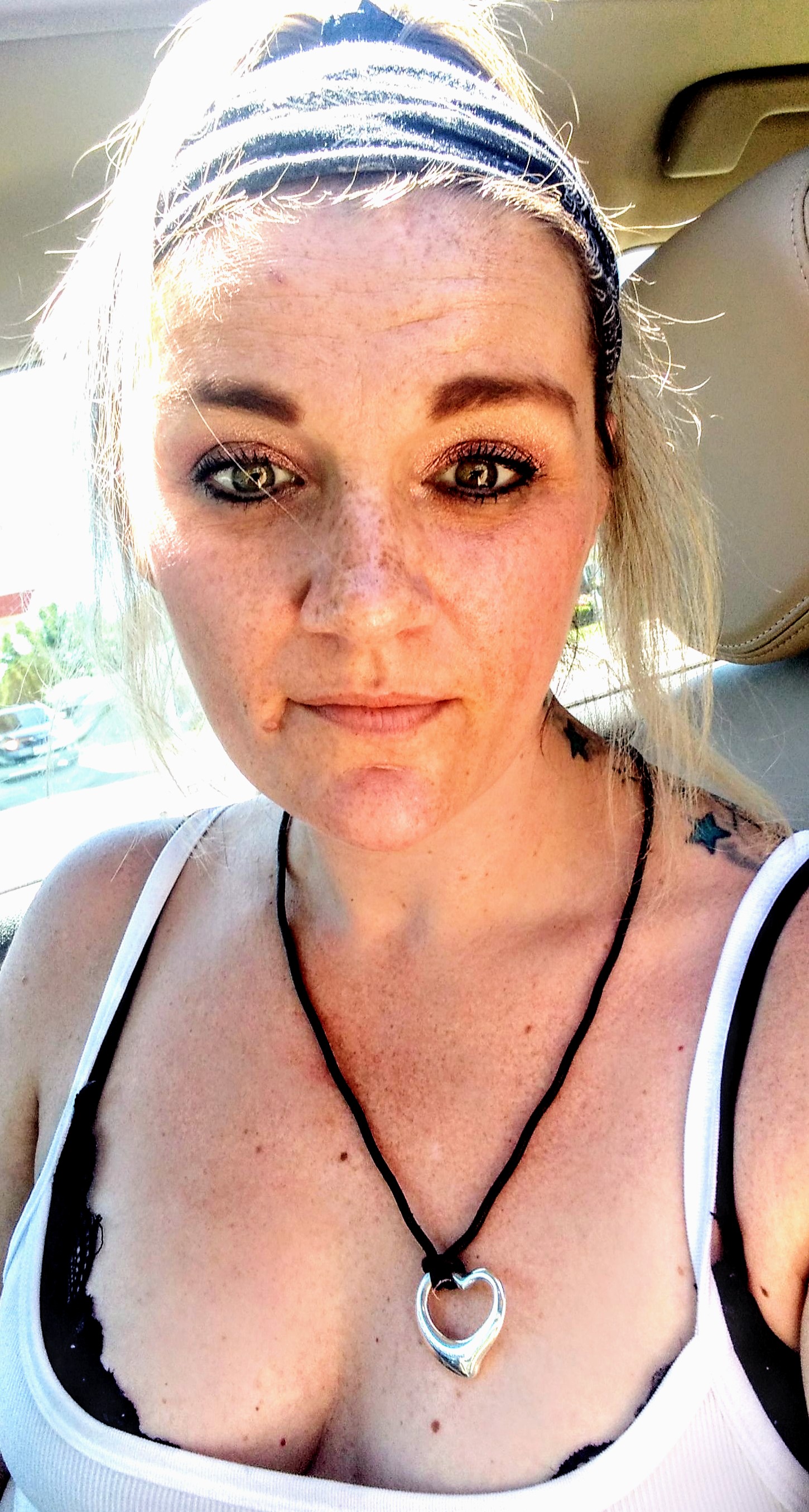 Little cleavage, lotsa speckles. | Scrolller