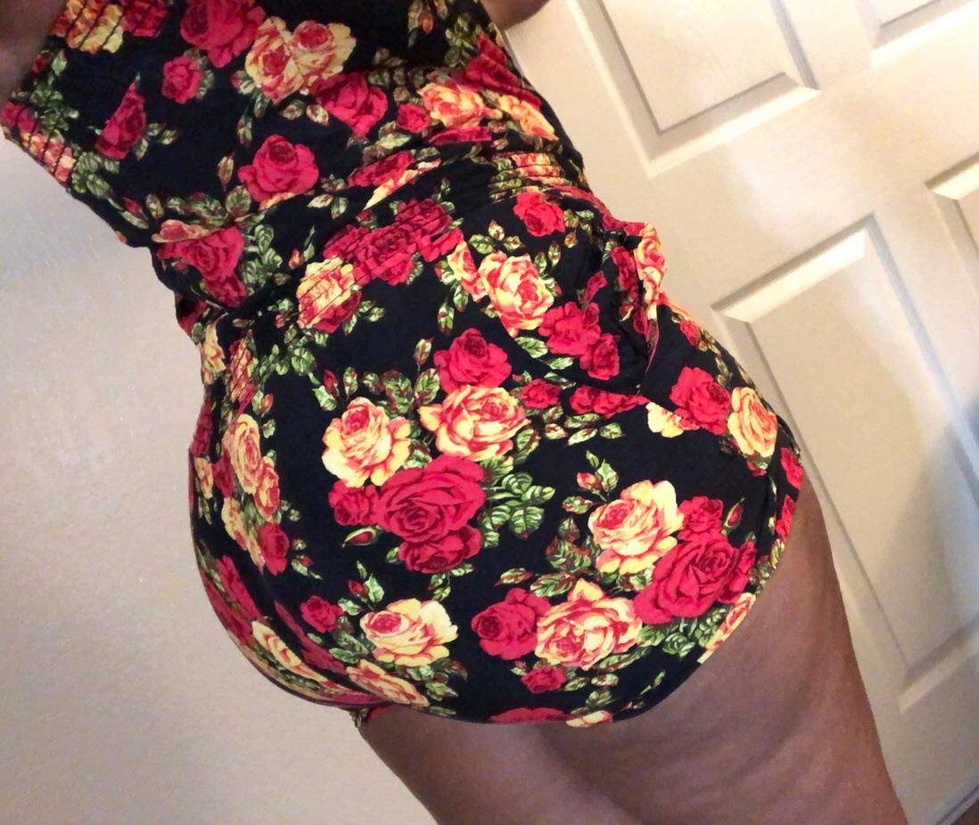 Little fit on thicc body (OC) | Scrolller