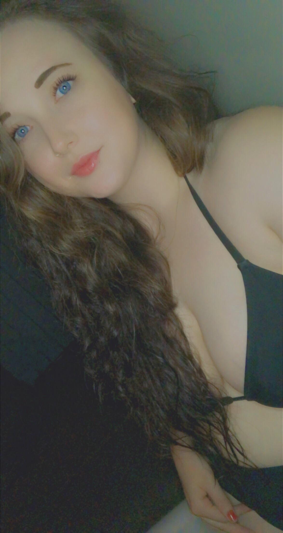 Little late night hot tubbin’ sesh 😌🔥 | Scrolller