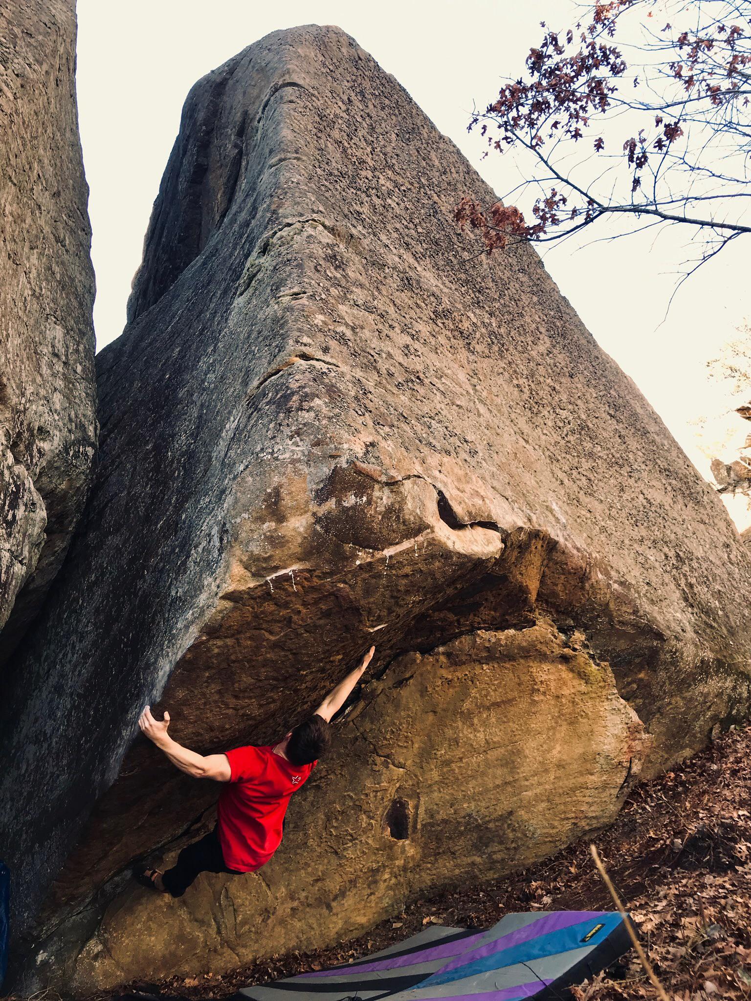 Little roof problem on an aesthetic boulder. | Scrolller