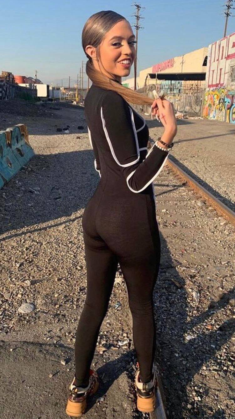 Little throw back.. Did she get thicker????? | Scrolller