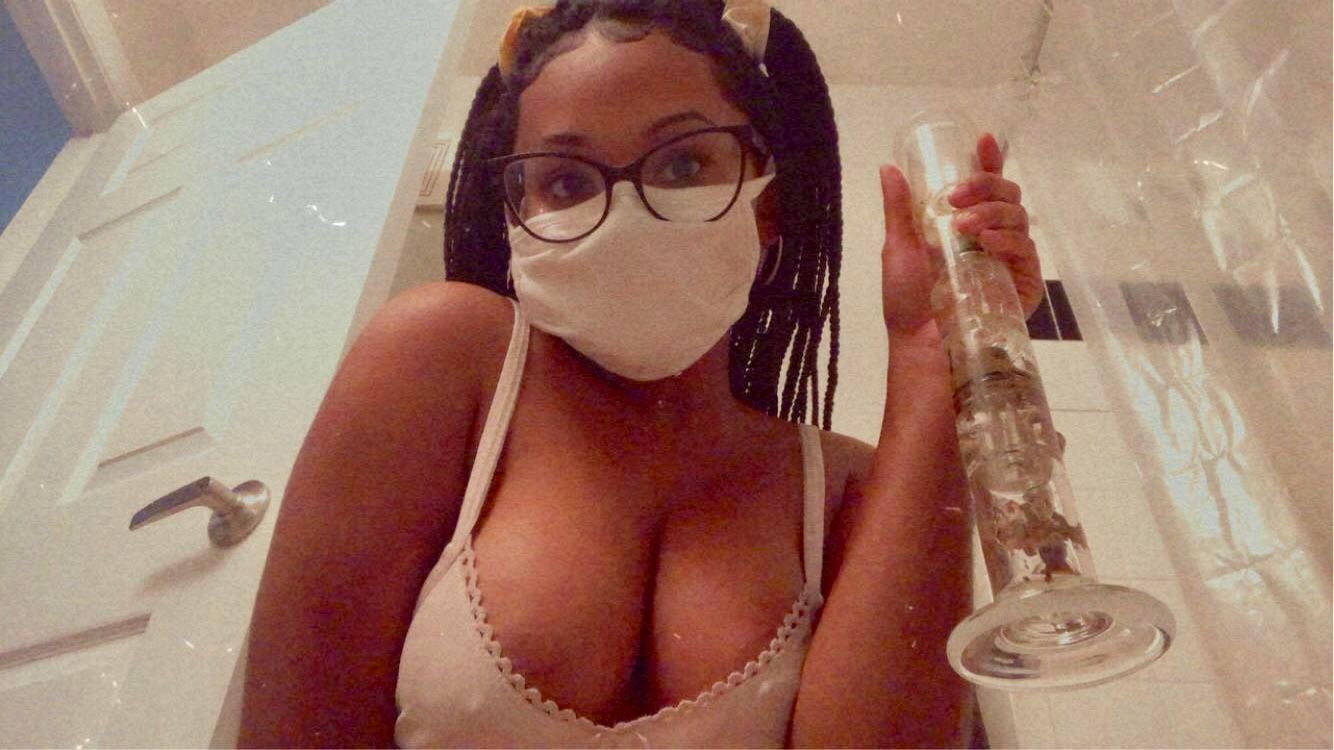 live on chaturbate right now @ venusinspace link below 👇🏽 | Scrolller