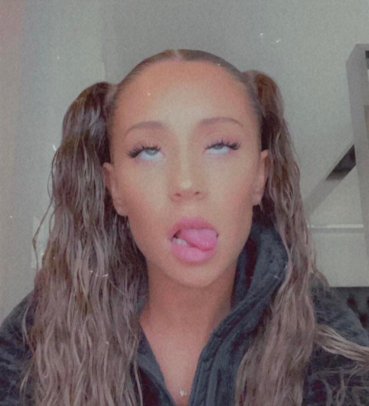 Lizzy ahegao | Scrolller