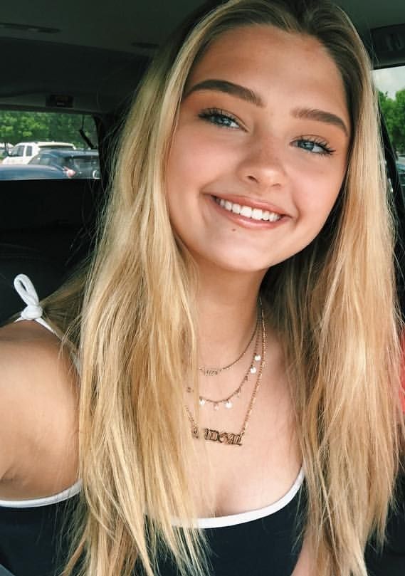 Lizzy Greene | Scrolller