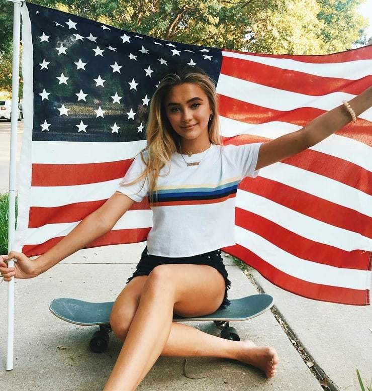 Lizzy Greene [irtr] Scrolller