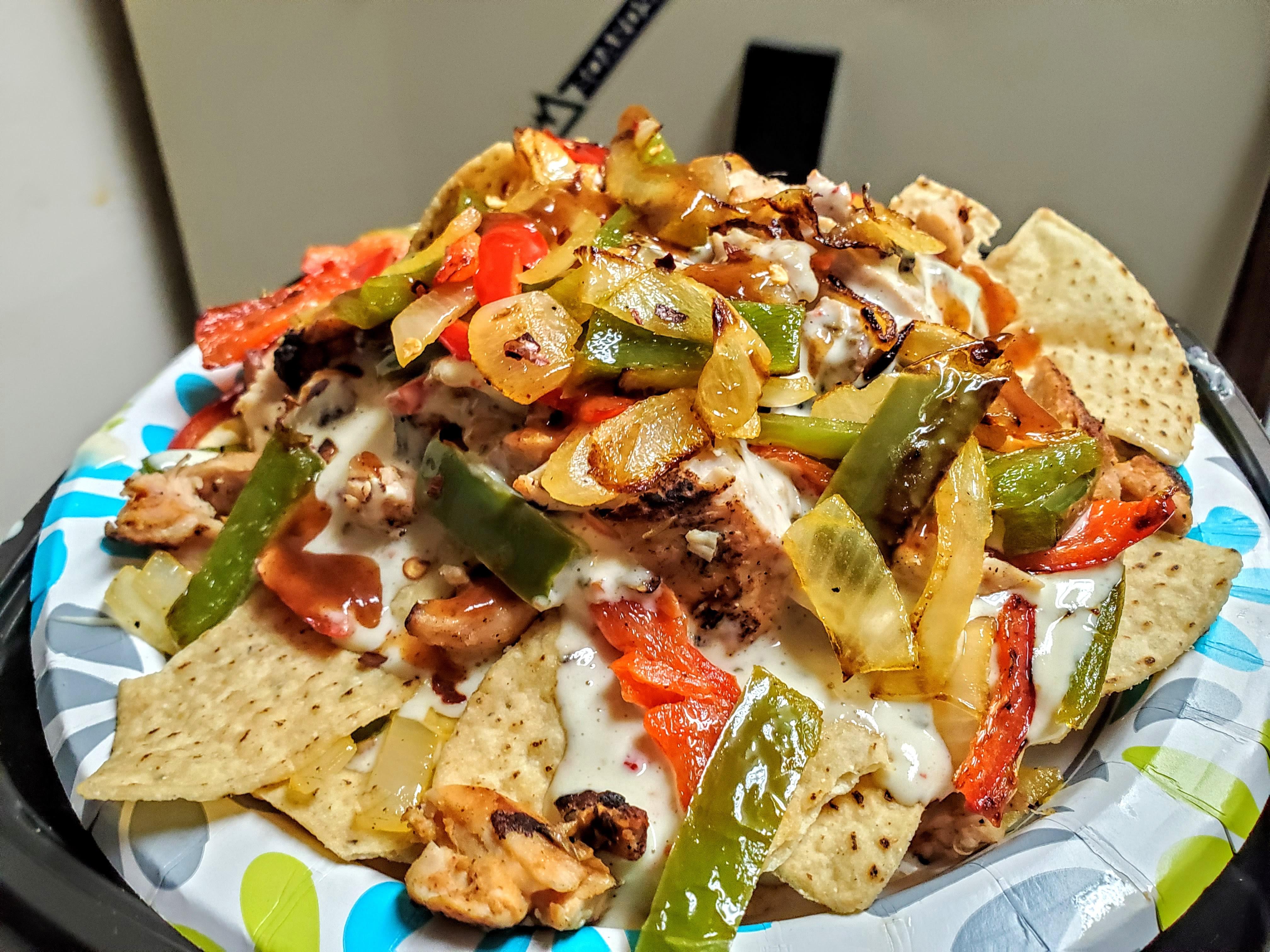 Loaded Chicken Nachos | Scrolller
