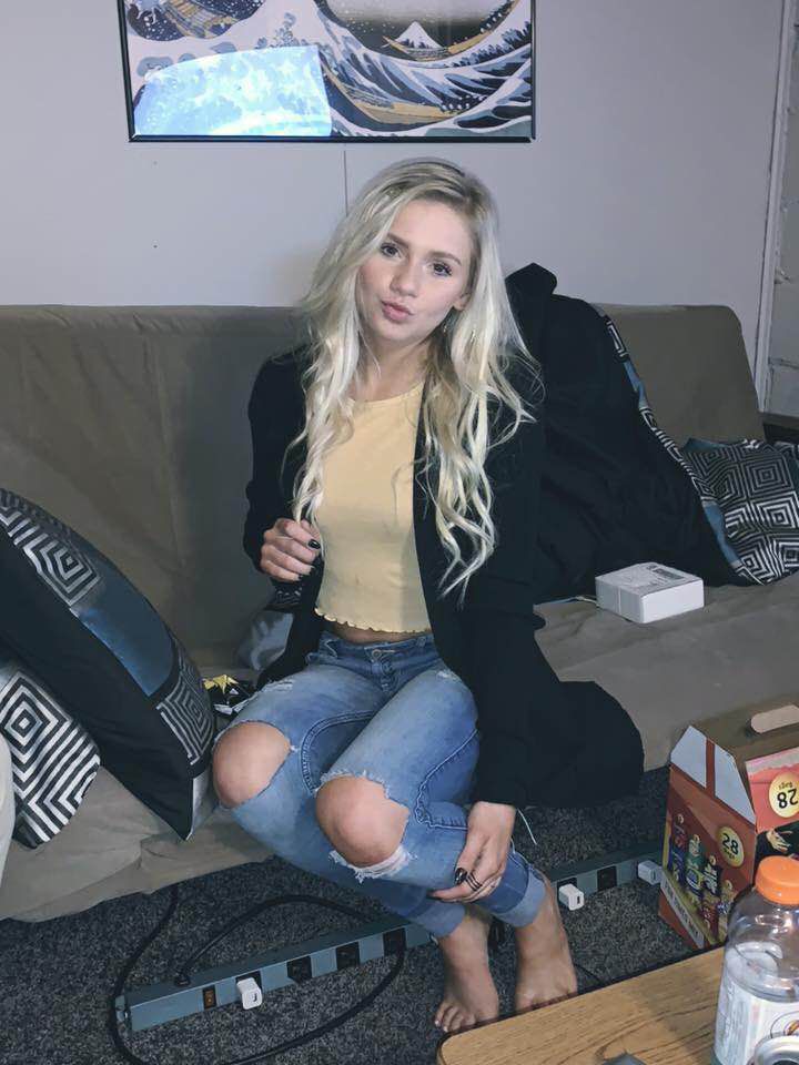 Location of rips in jeans significant? | Scrolller