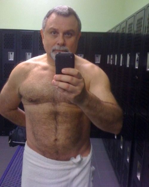 Locker room selfie | Scrolller