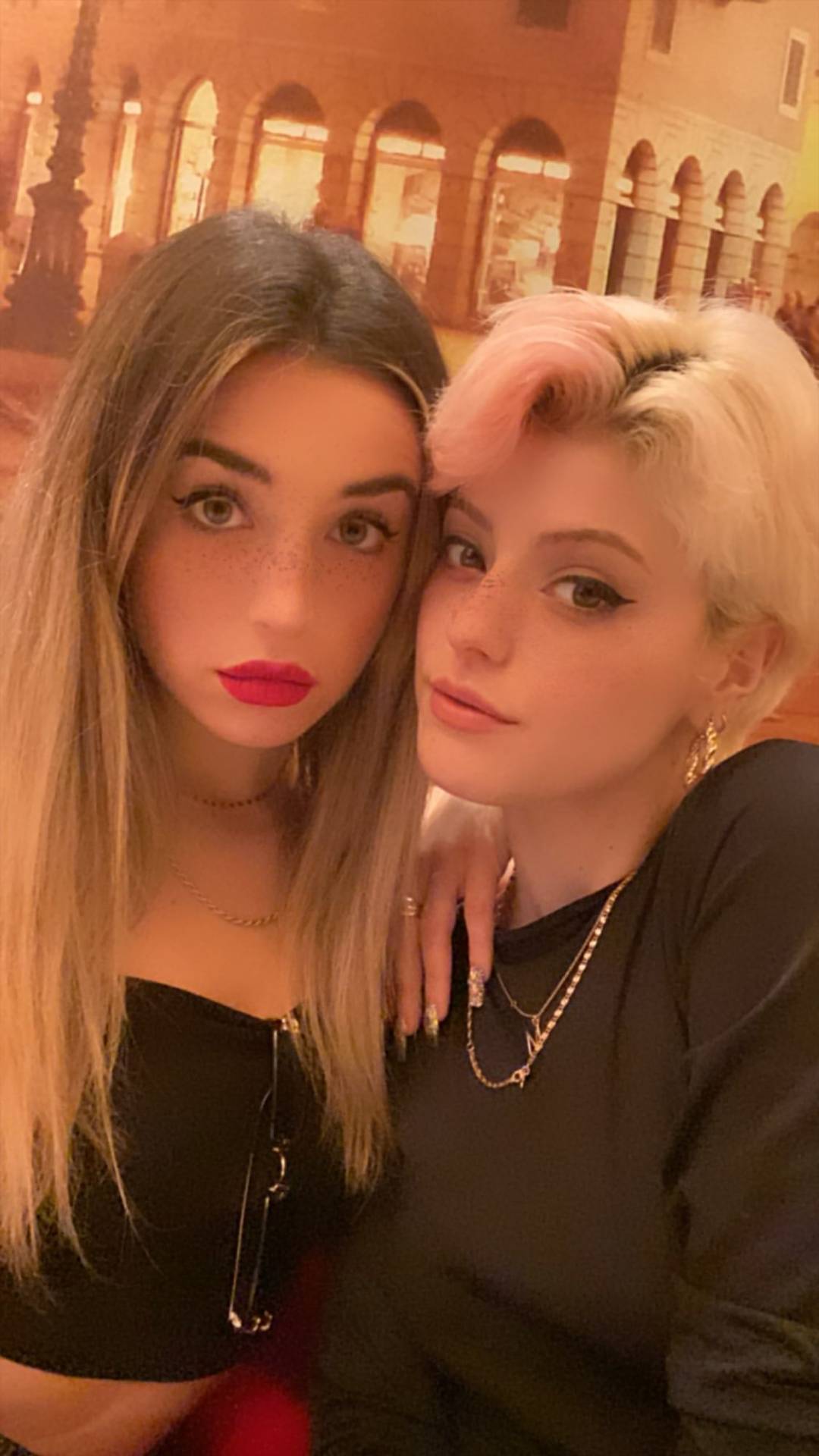 Lola Índigo y Alba Reche | Scrolller