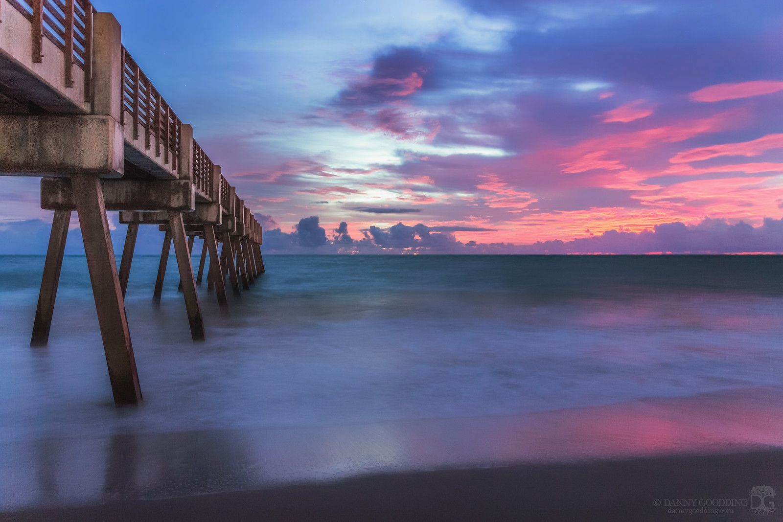 Long exposure just before sunrise at Vero Beach Pier [OC] [1600x1067 ...