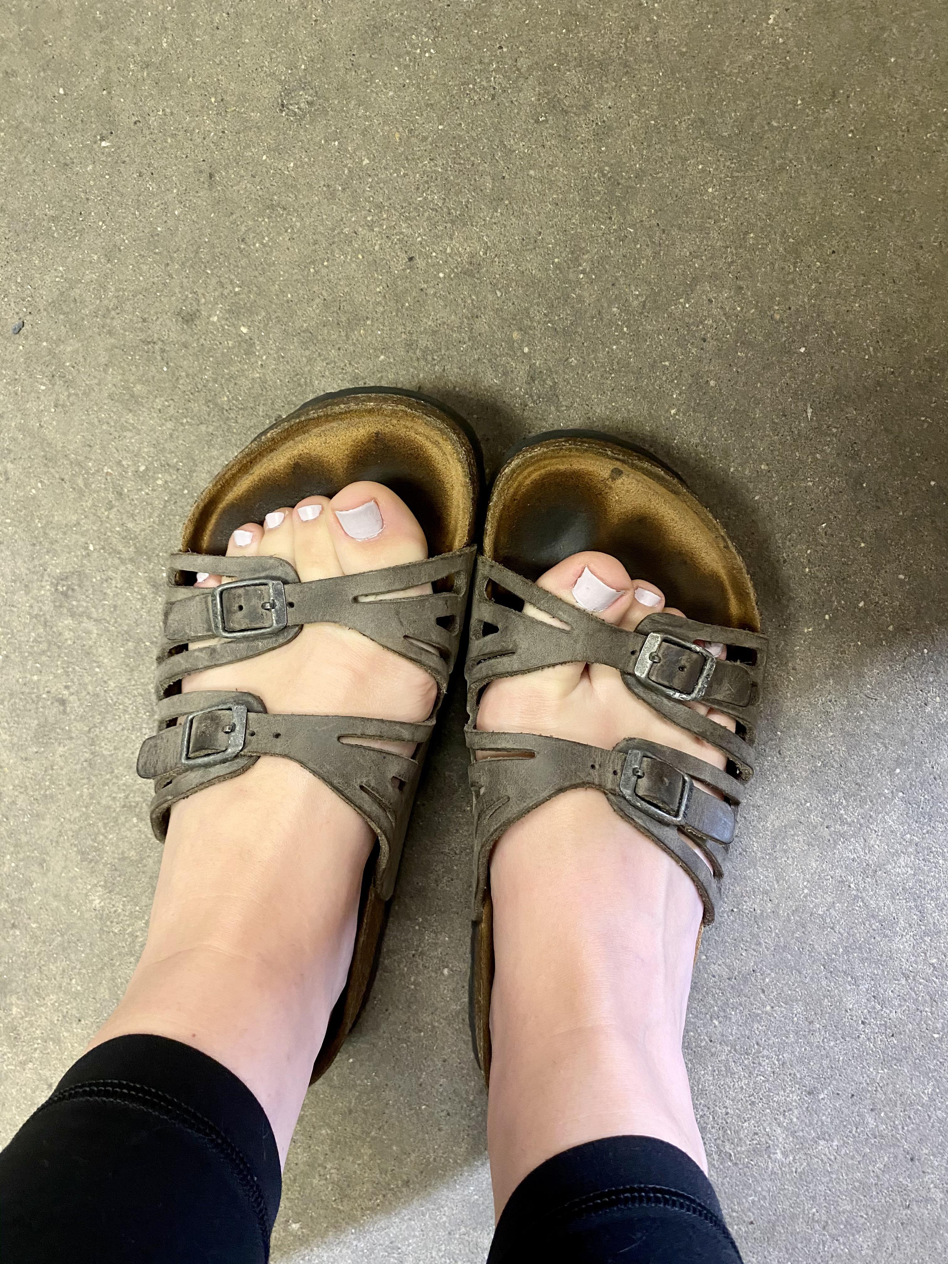 look at those toe marks 🤤 super smelly and sweaty just for you | Scrolller