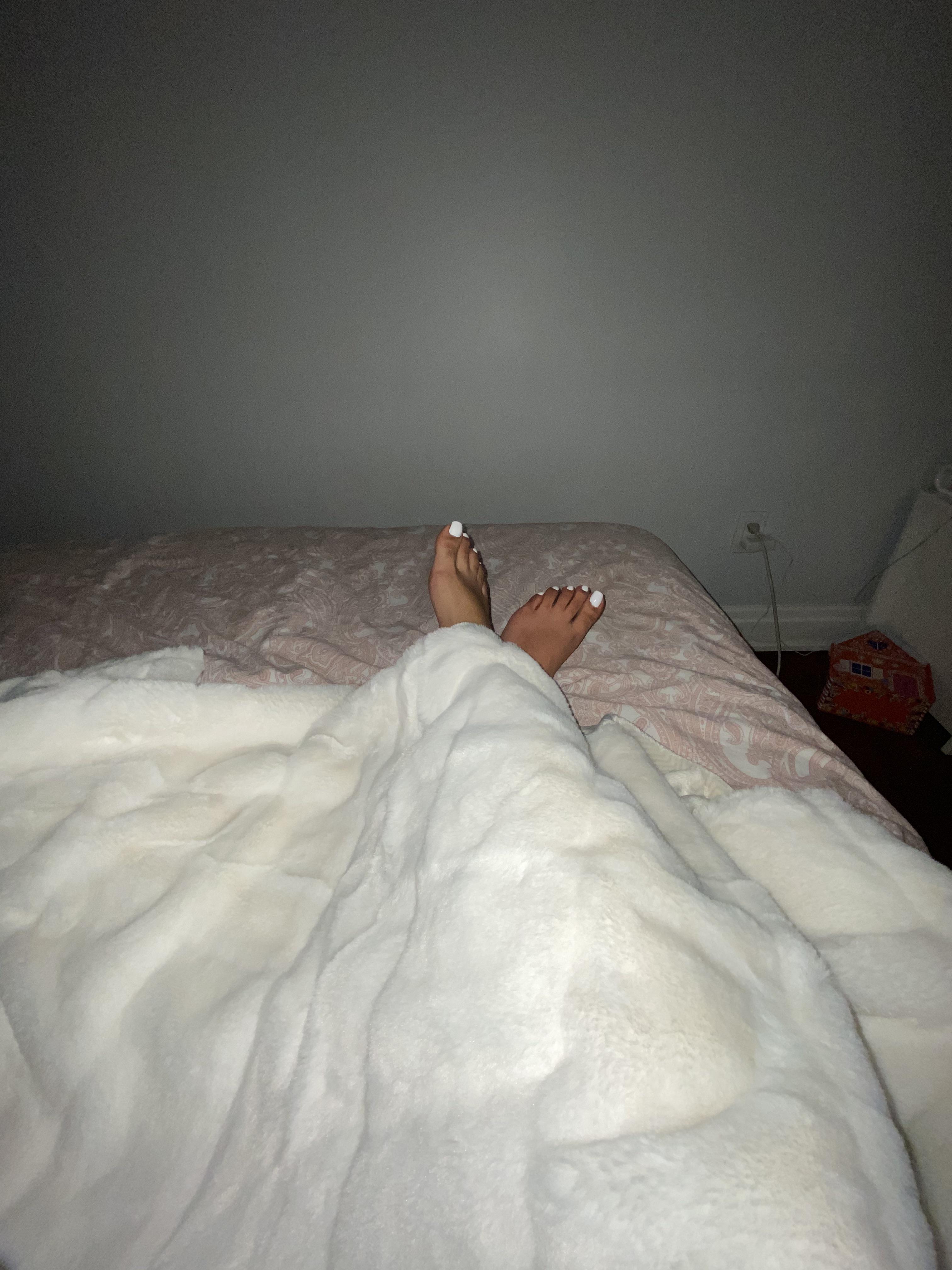 looked kinda cute peeking out like this (dms open) | Scrolller