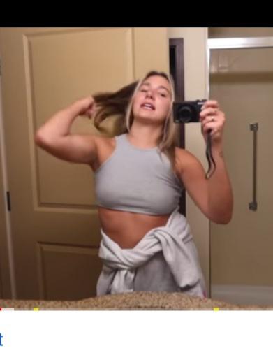 Looking cute in a crop top | Scrolller