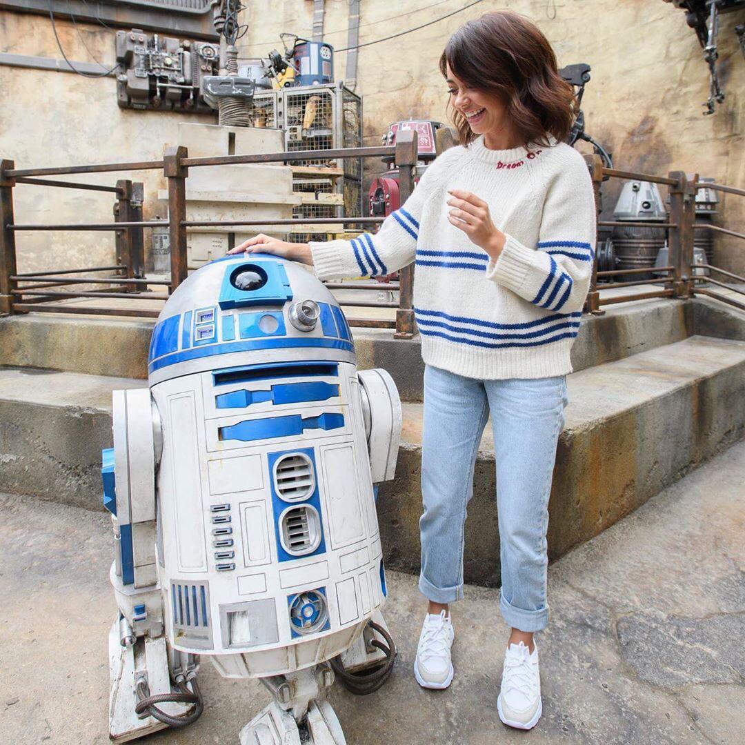 Looking cute with R2D2 | Scrolller