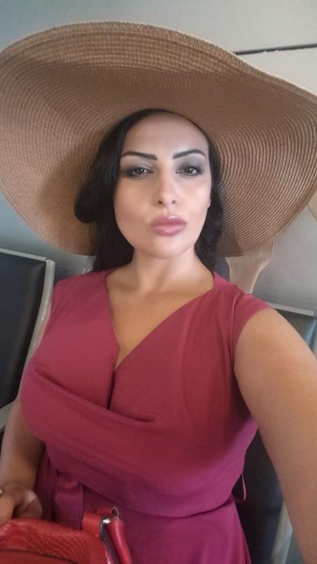 Looking for a submissive sissy add me up on kik mistresshele | Scrolller