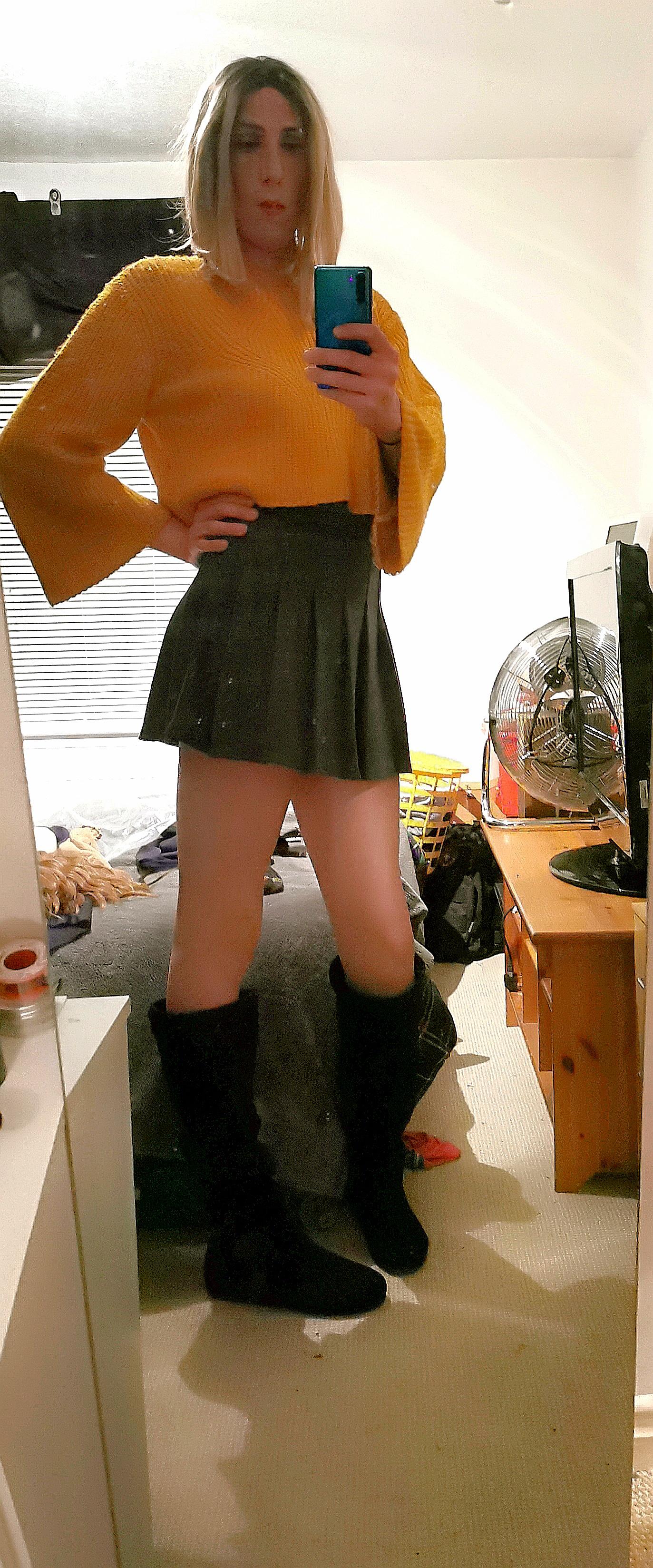 Looking For Any Gurls That Would Be Interested In Maybe Making A Vid