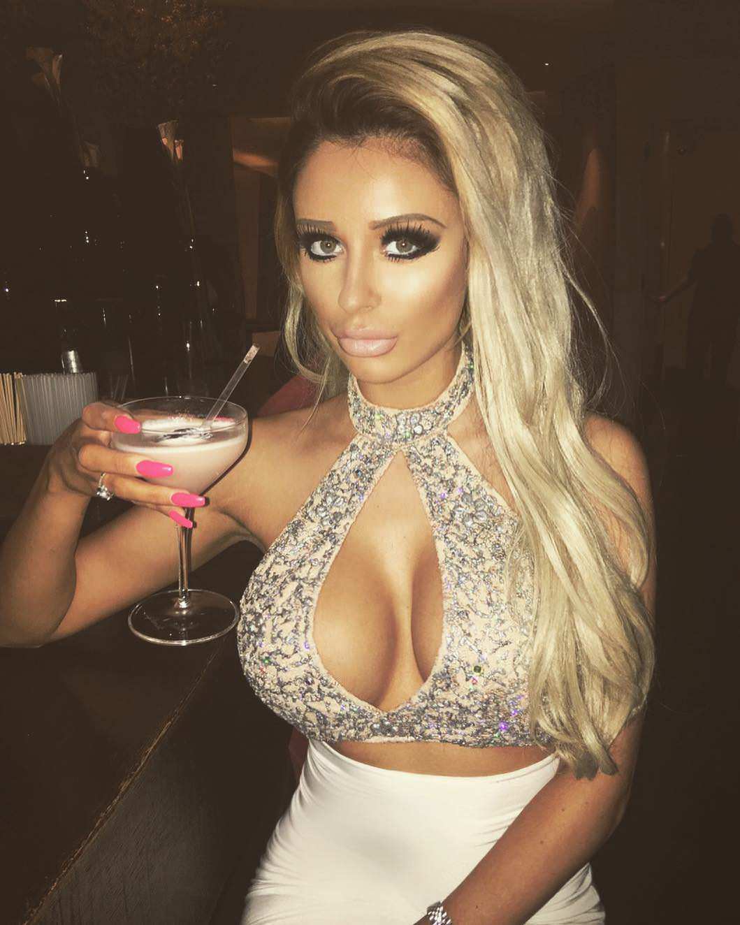 Looking for her next husband | Scrolller