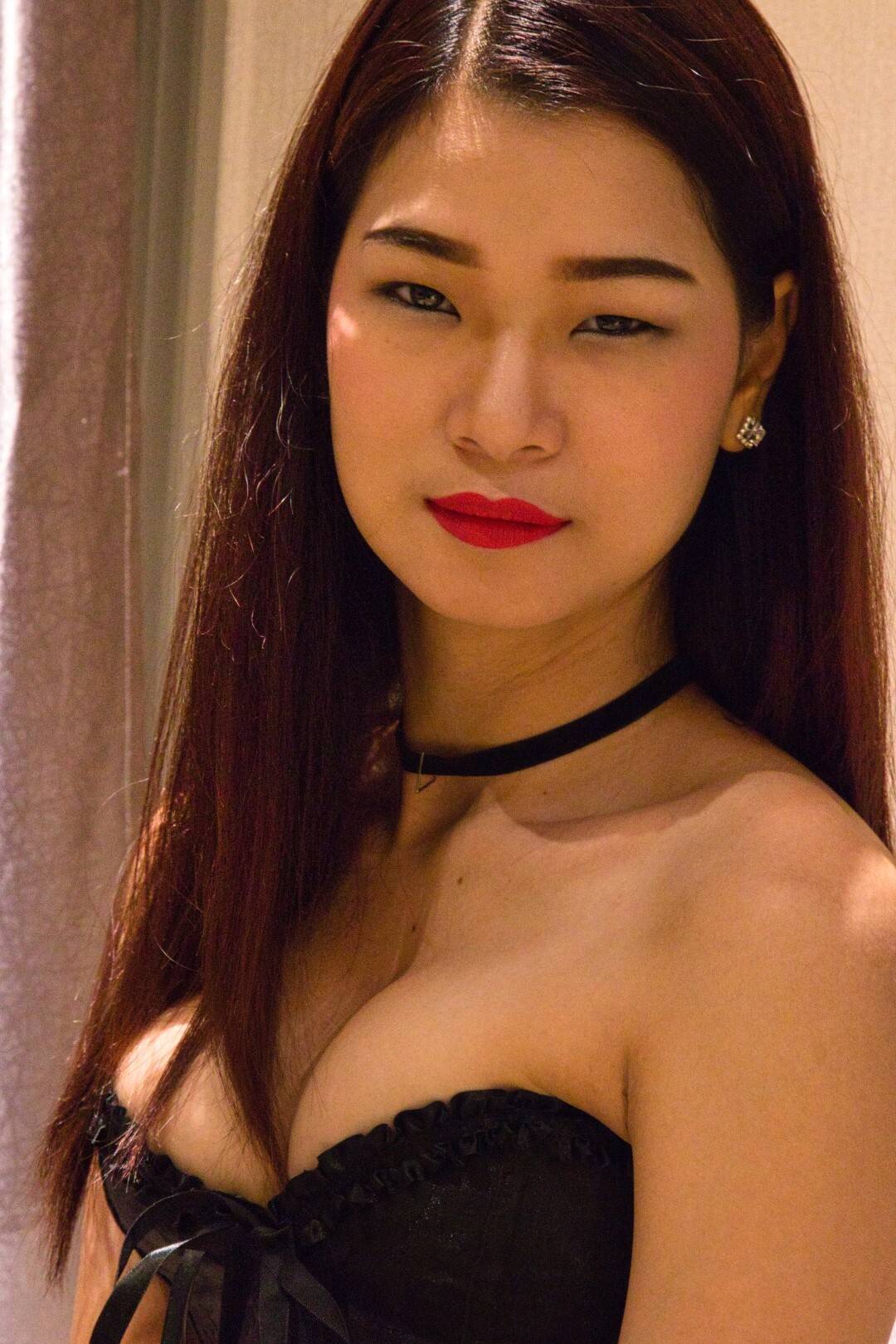 Looking for my champagne | Scrolller