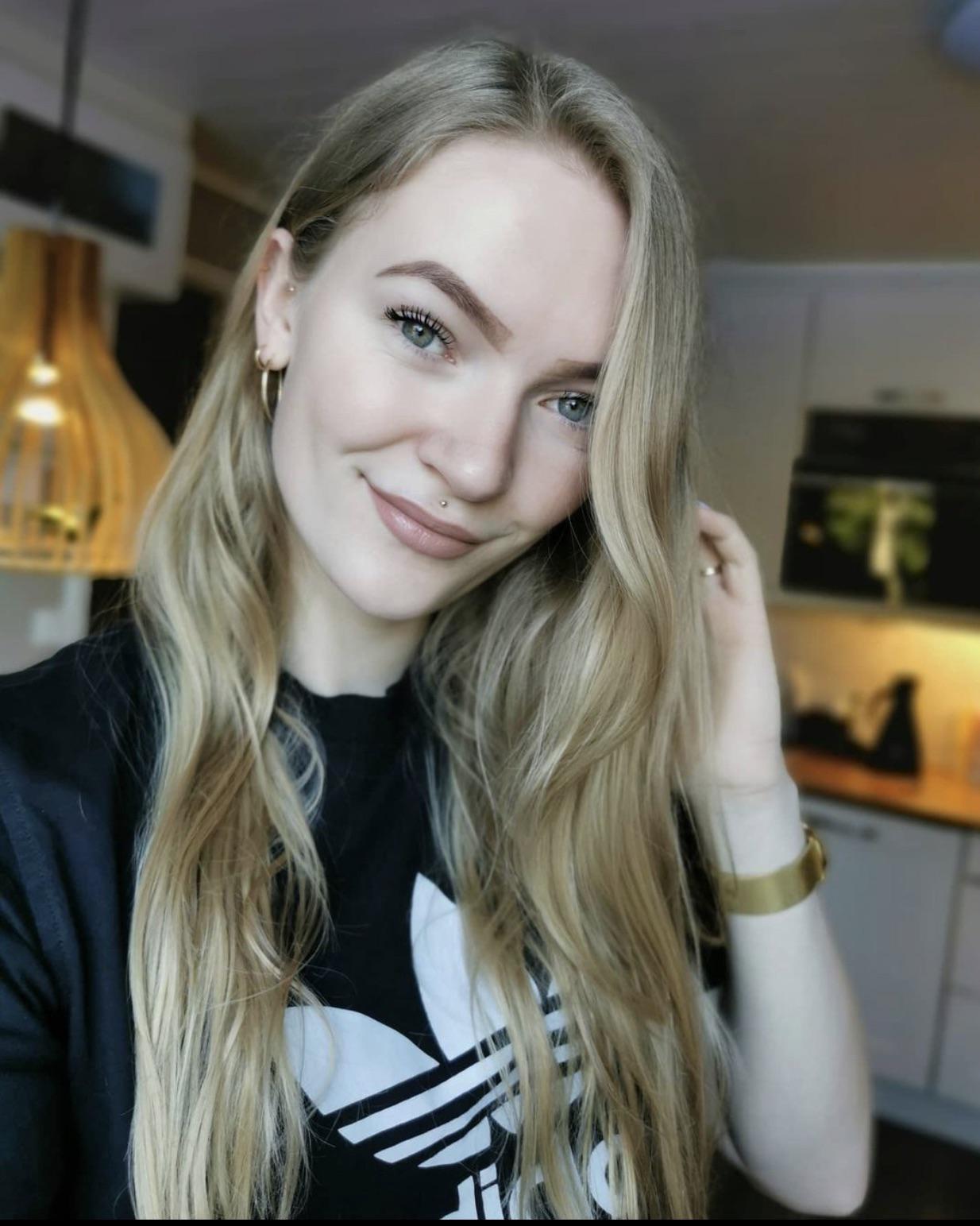 Looking for obedient slaves *Sissy slaves, girl slave, slave boys *Very cruel and caring Kik me ...