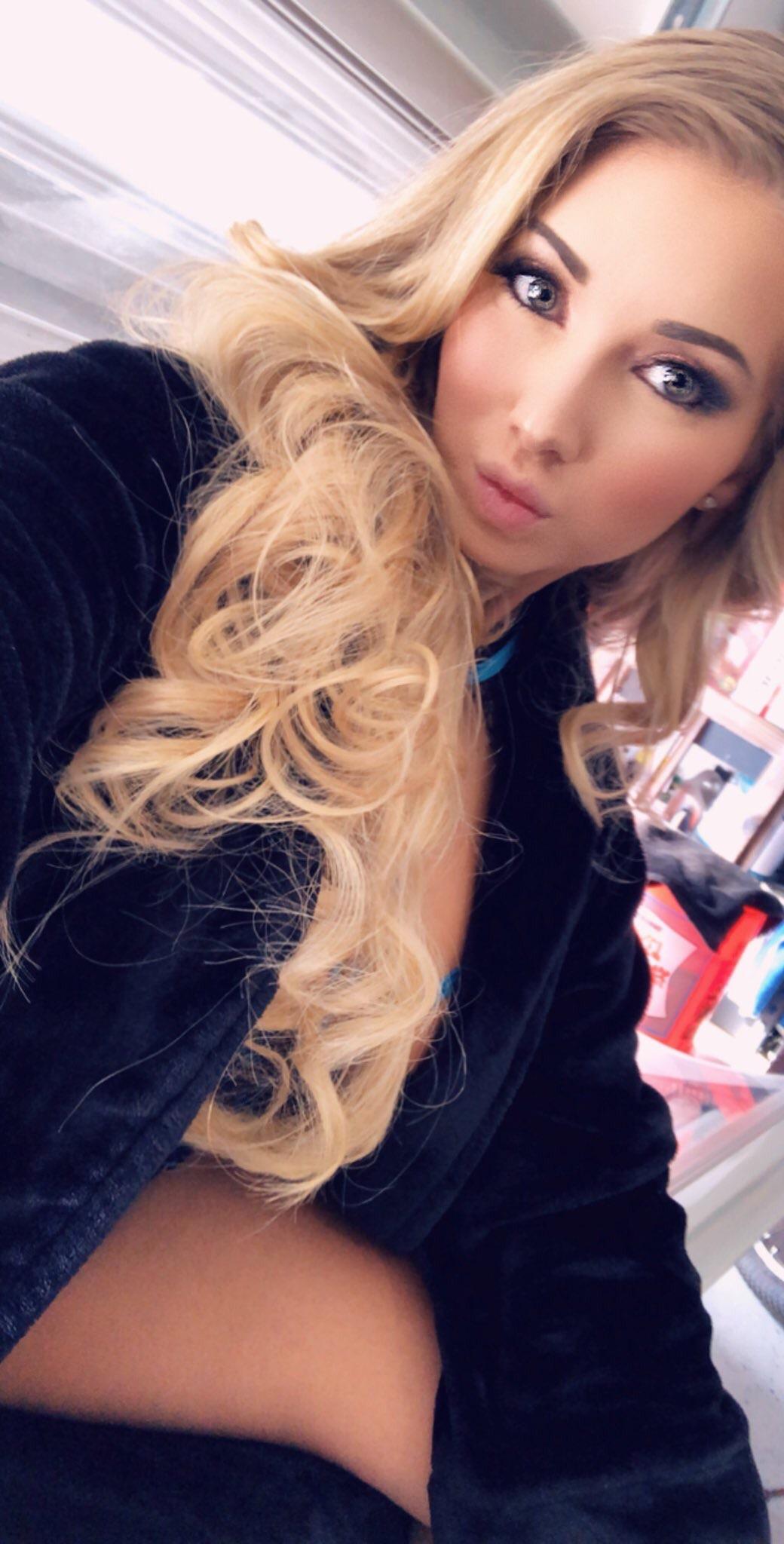 Looking nice with her curls | Scrolller