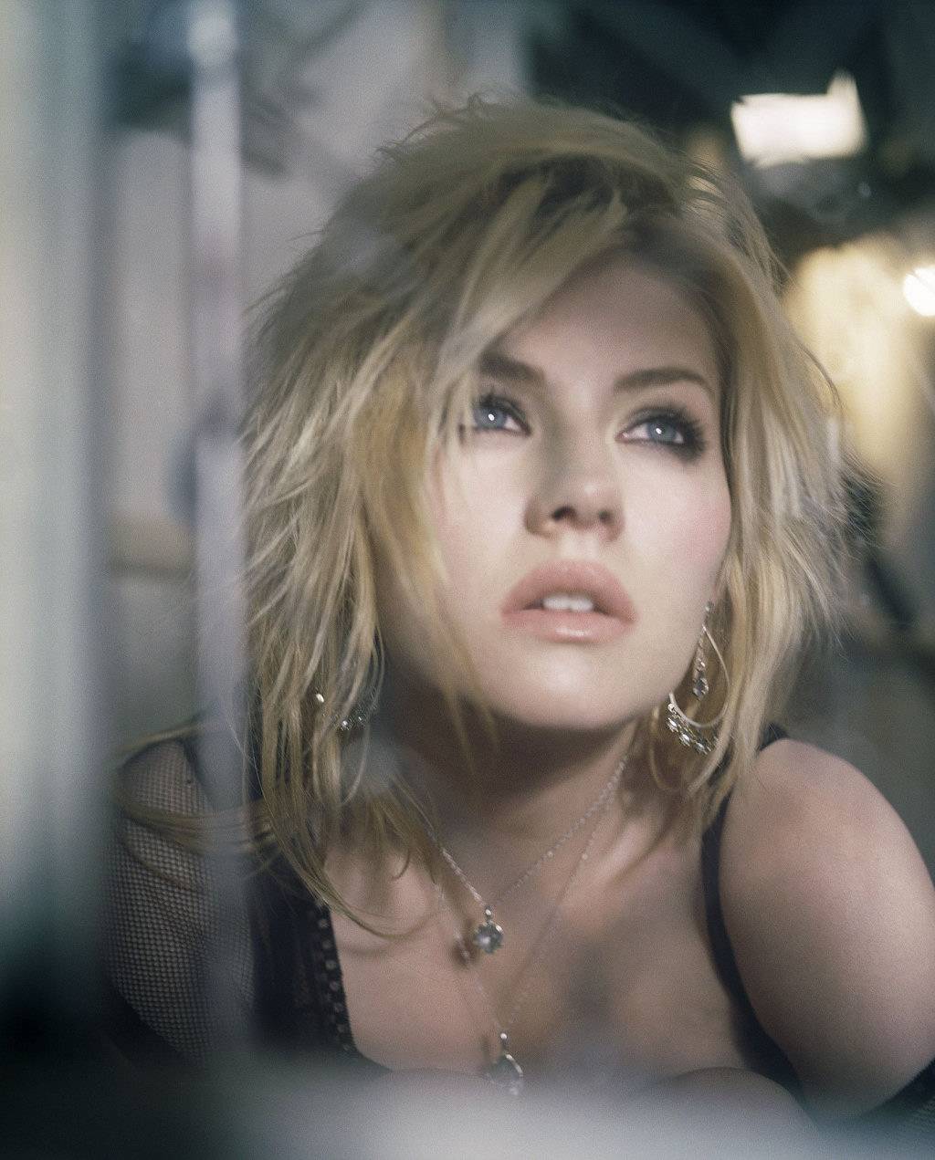 Looking out the window | Scrolller