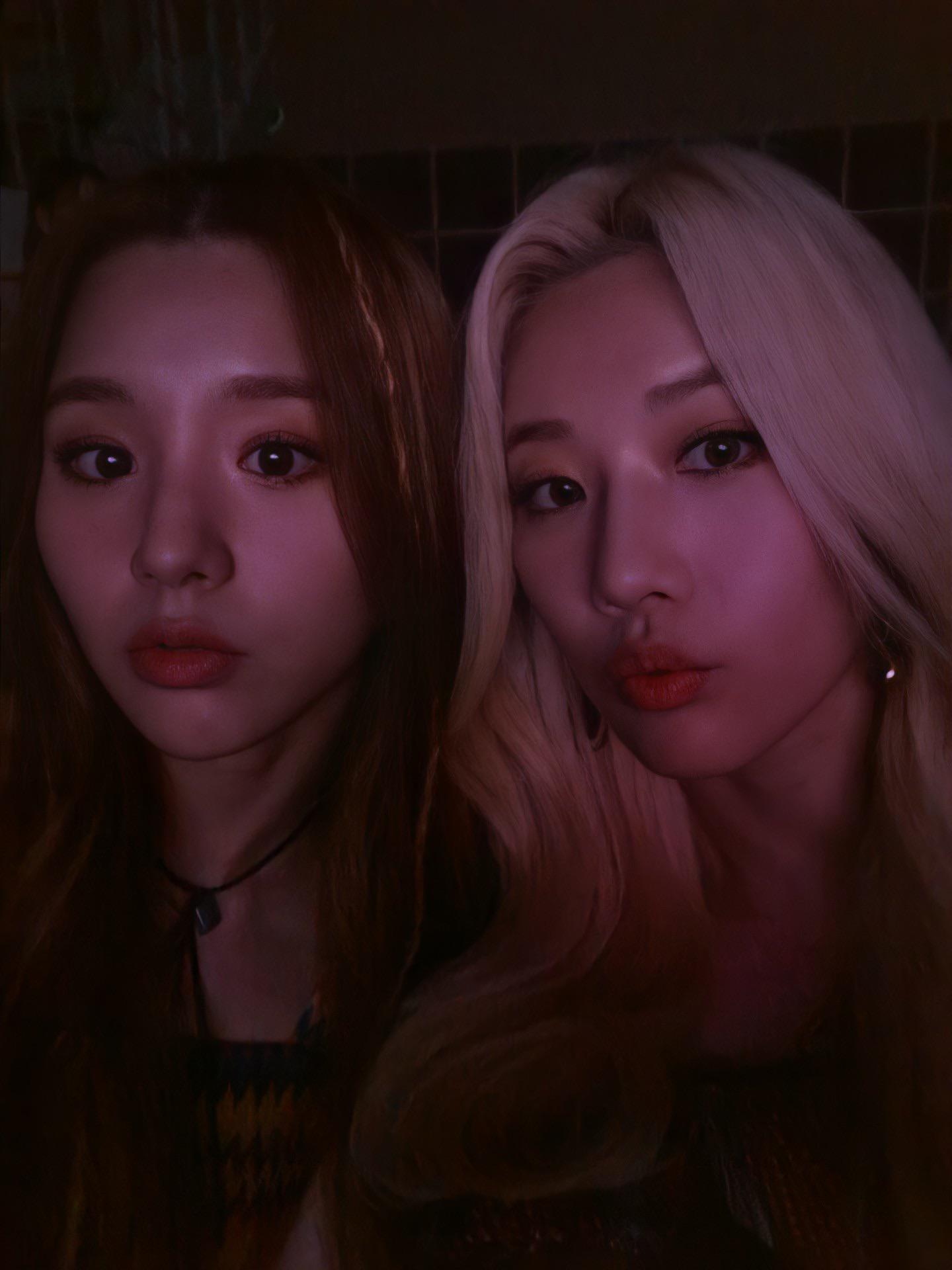 Loona - Heejin and Kim Lip | Scrolller