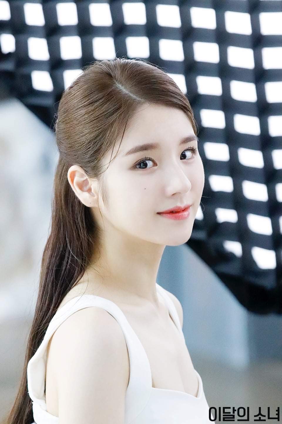 LOONA - Heejin | Scrolller