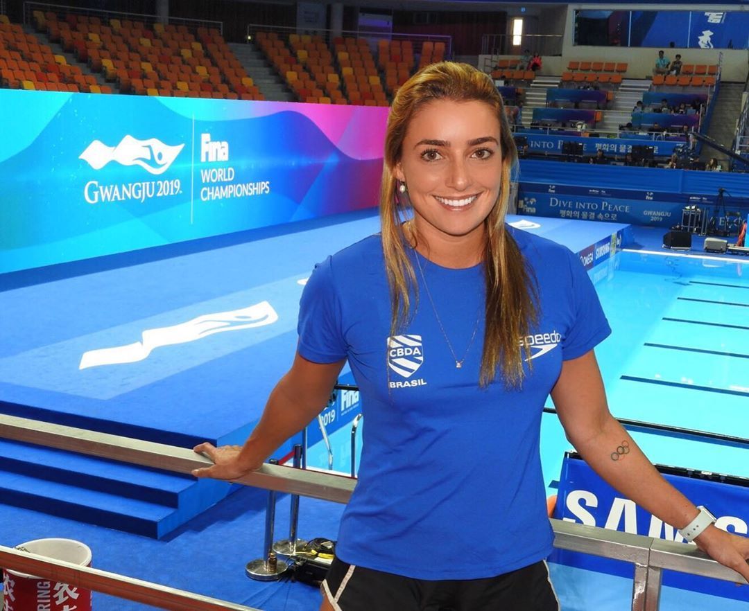 Lorena Molinos (synchronised swimmer) | Scrolller