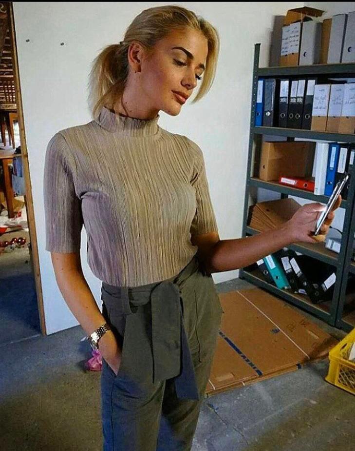 Lori🥰 | Scrolller