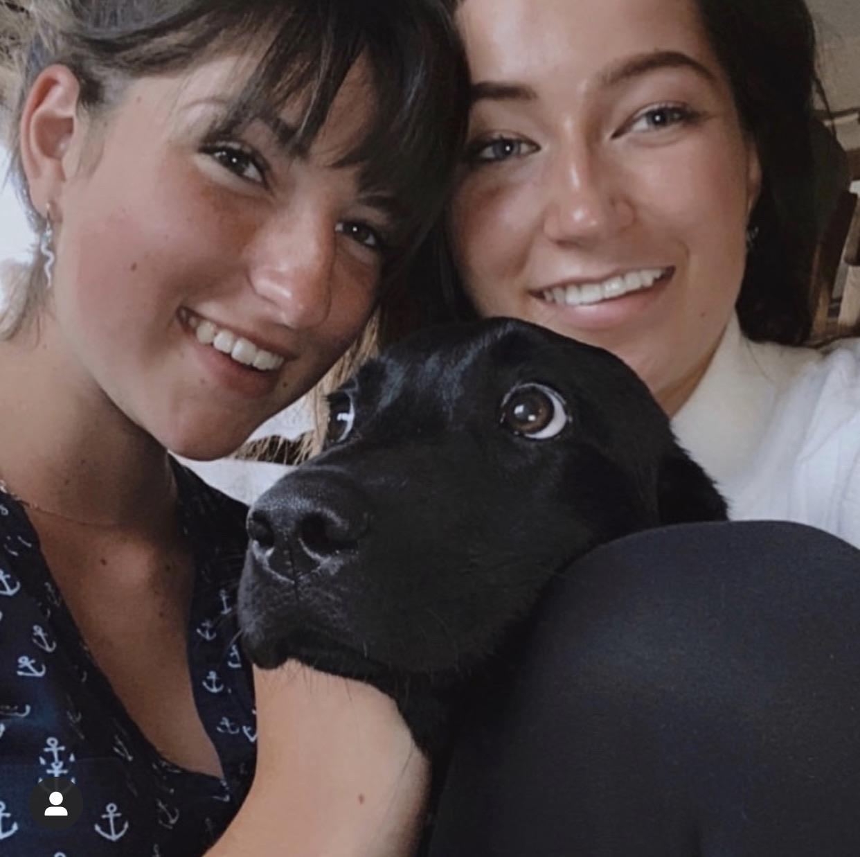 Lottie and her younger sister Anna | Scrolller