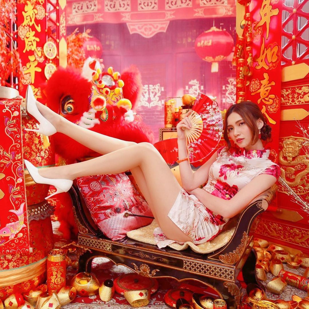 Lounging | Scrolller