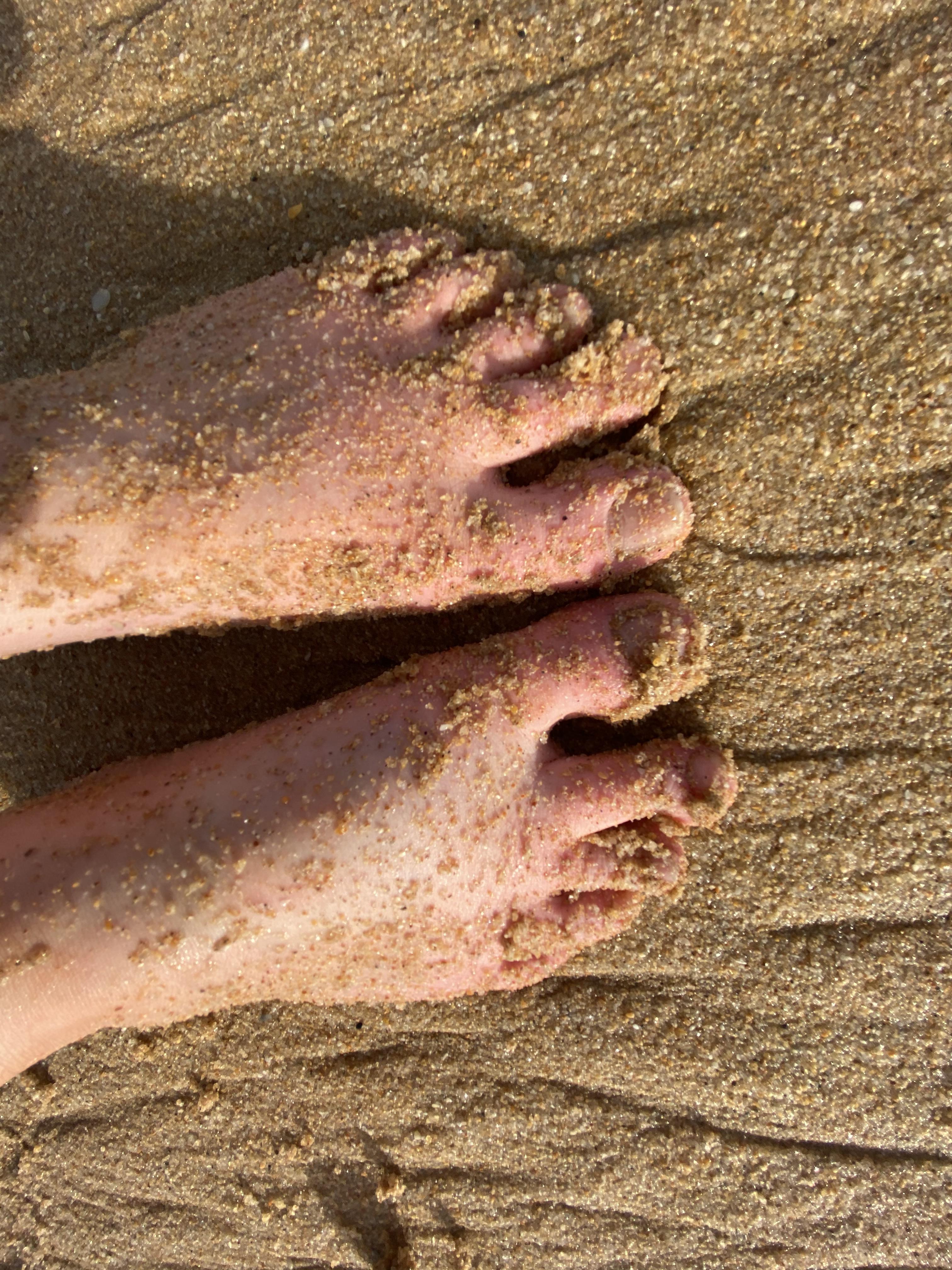 Love feeling the sand in my toes | Scrolller