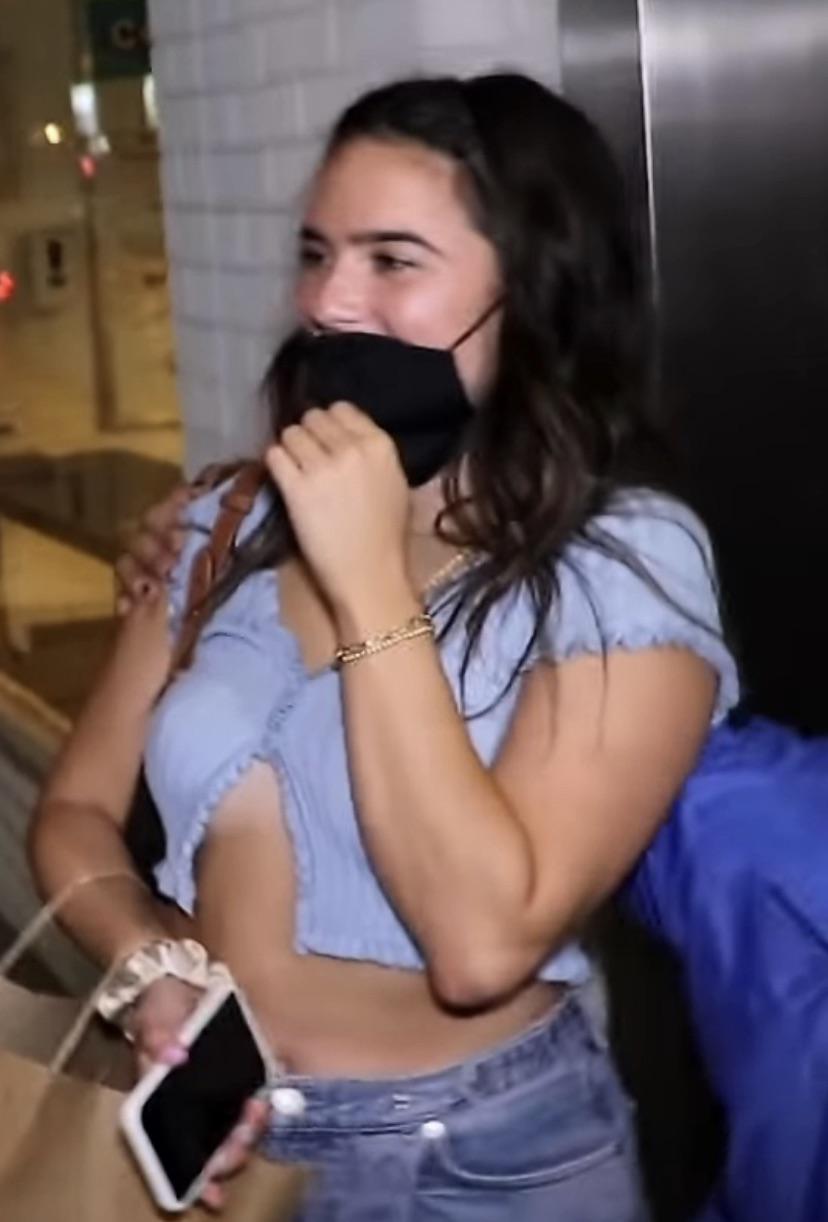 Love Her Tits Scrolller