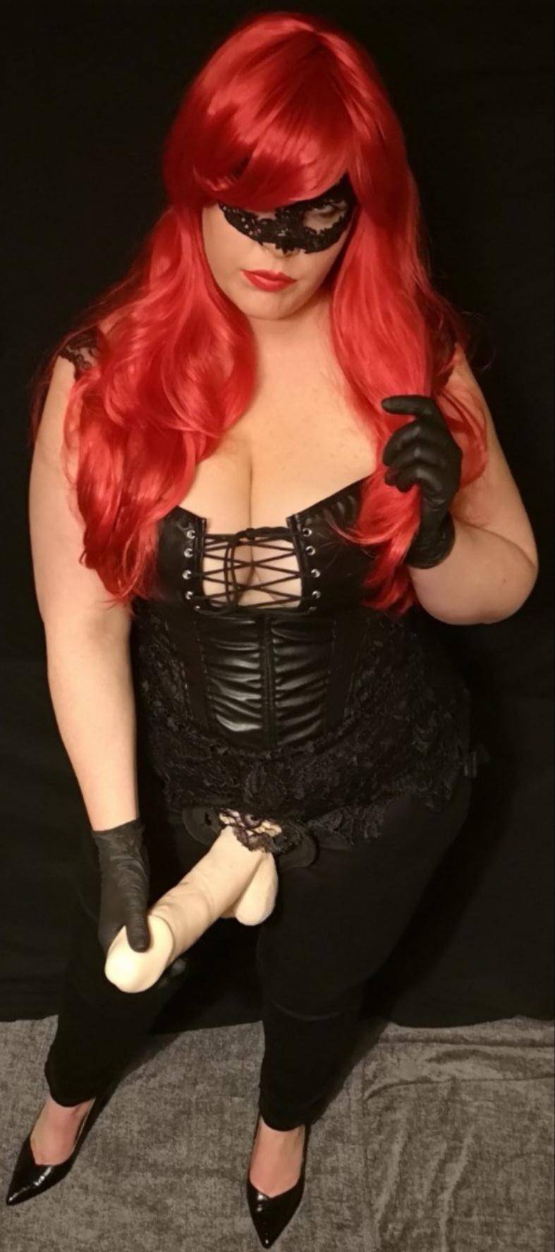 Love making my slaves knee at my feet and submit to my Strapon 😍 | Scrolller