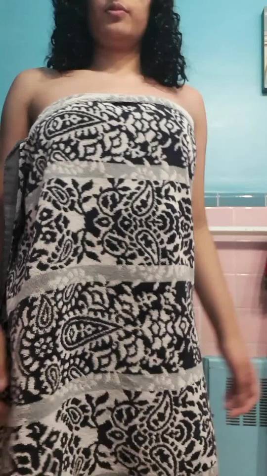 Love making my titts jiggle | Scrolller