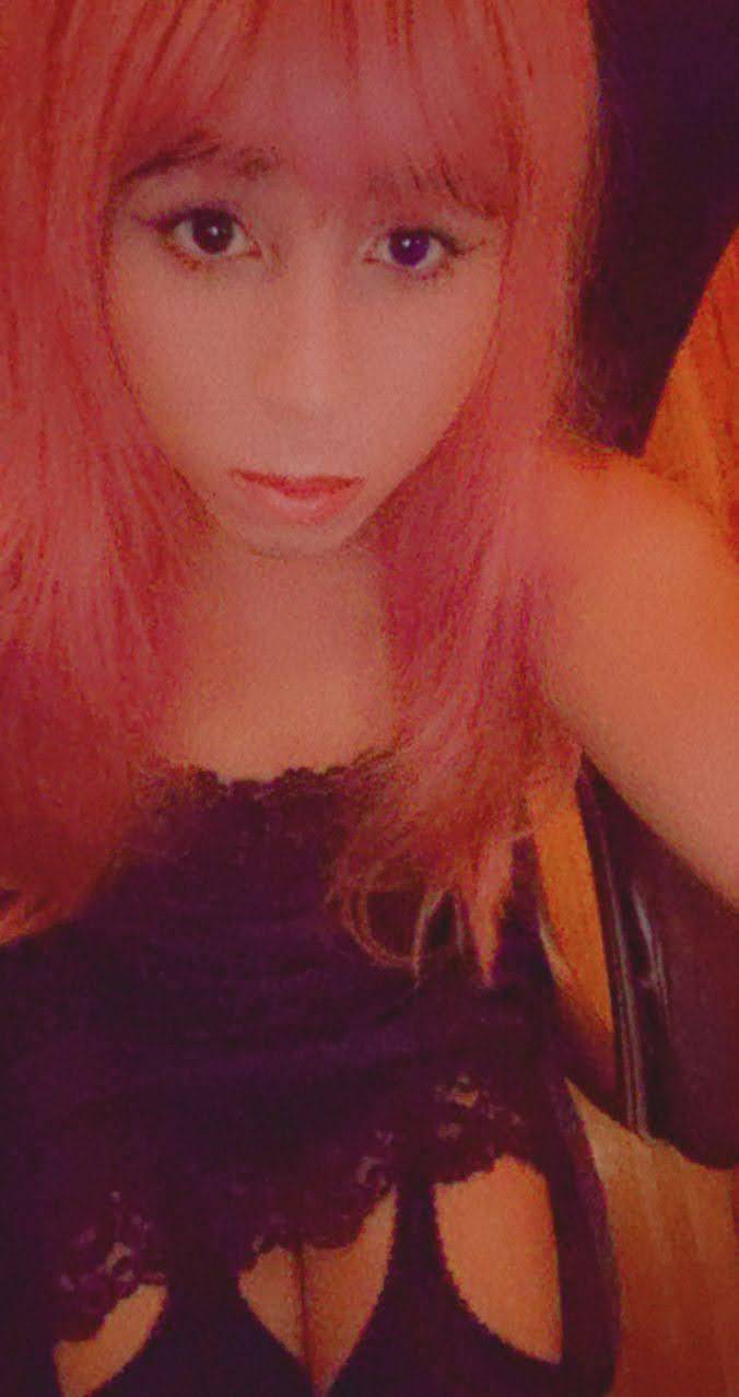 Love my pink hair, need more pink outfits though 💗 | Scrolller