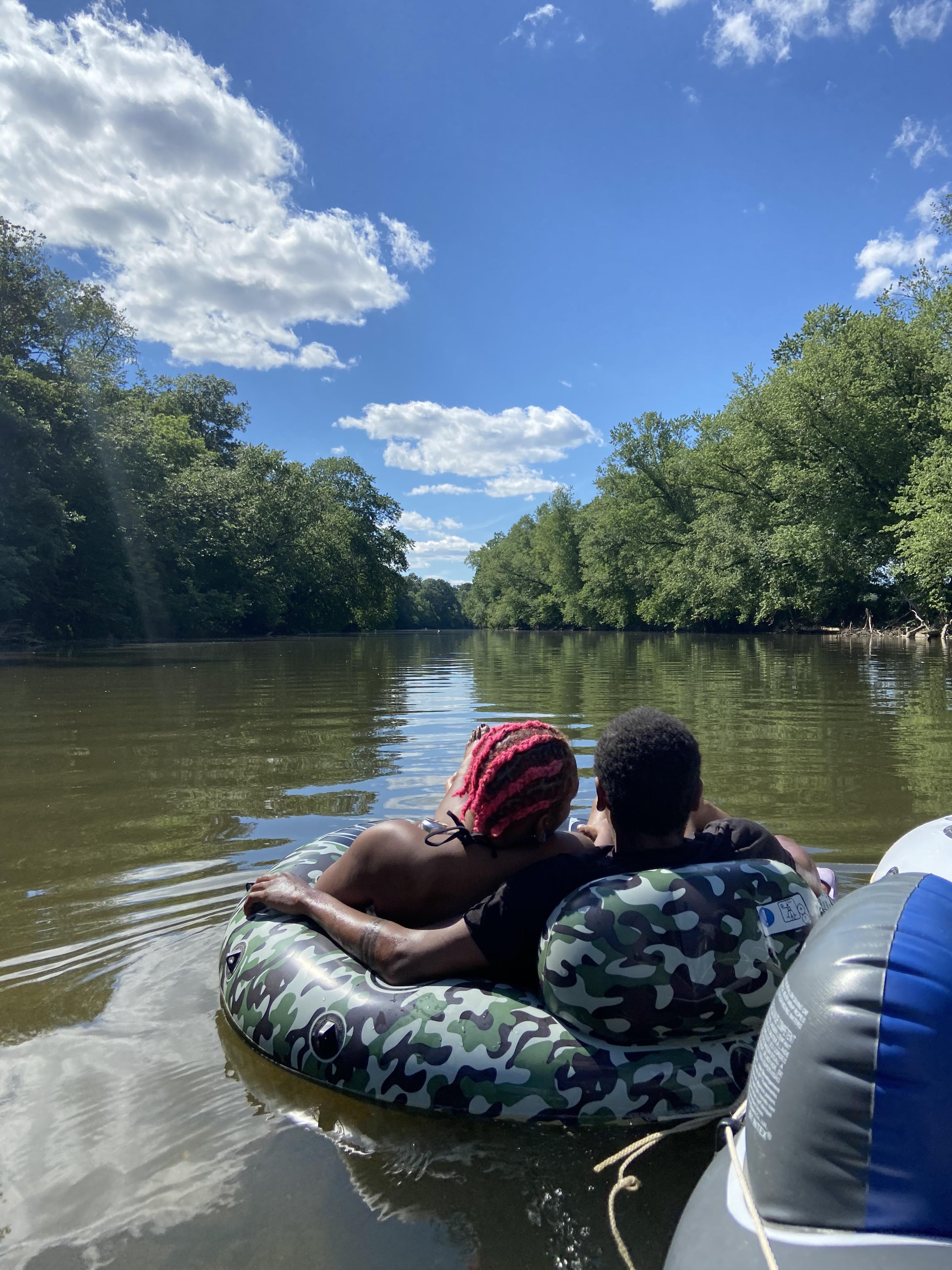 Love on the Potomac | Scrolller