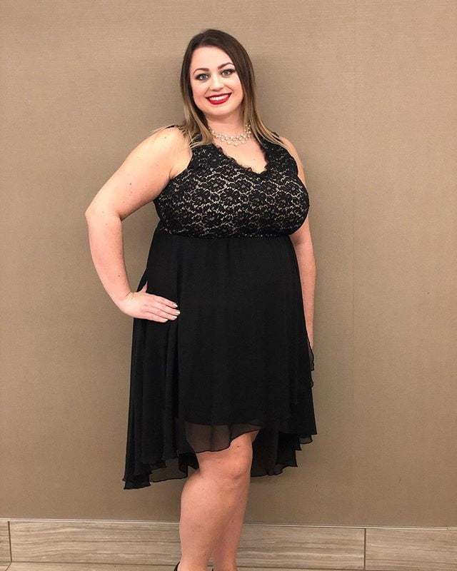 Love that arm on hip pose | Scrolller