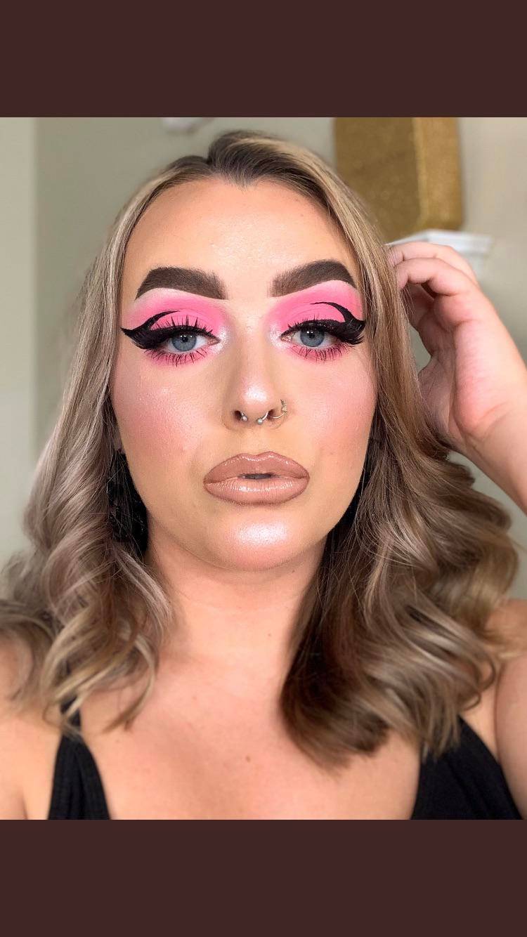 Love the eye look but her lips are hella gloopy and overlined. | Scrolller