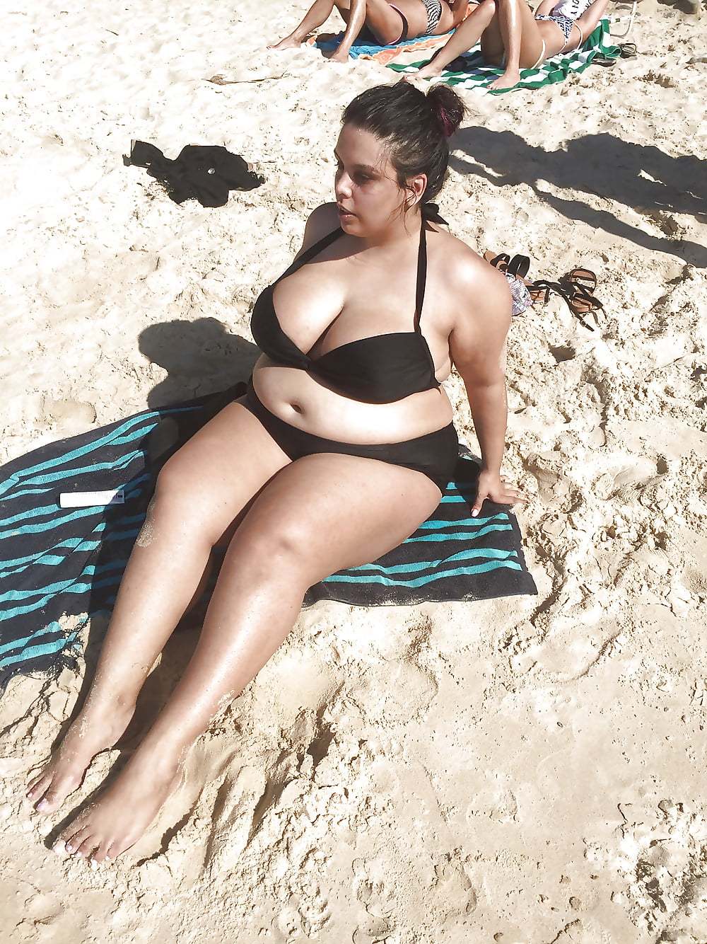 Lovely Bikini Bbw Relaxing On The Beach Scrolller