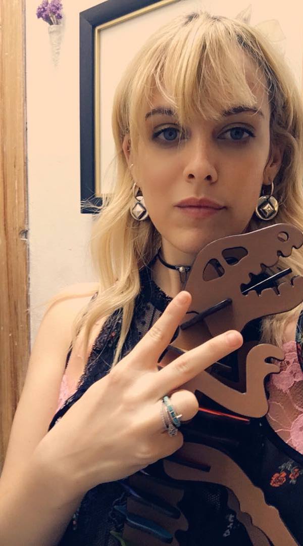 Lovely Riley | Scrolller