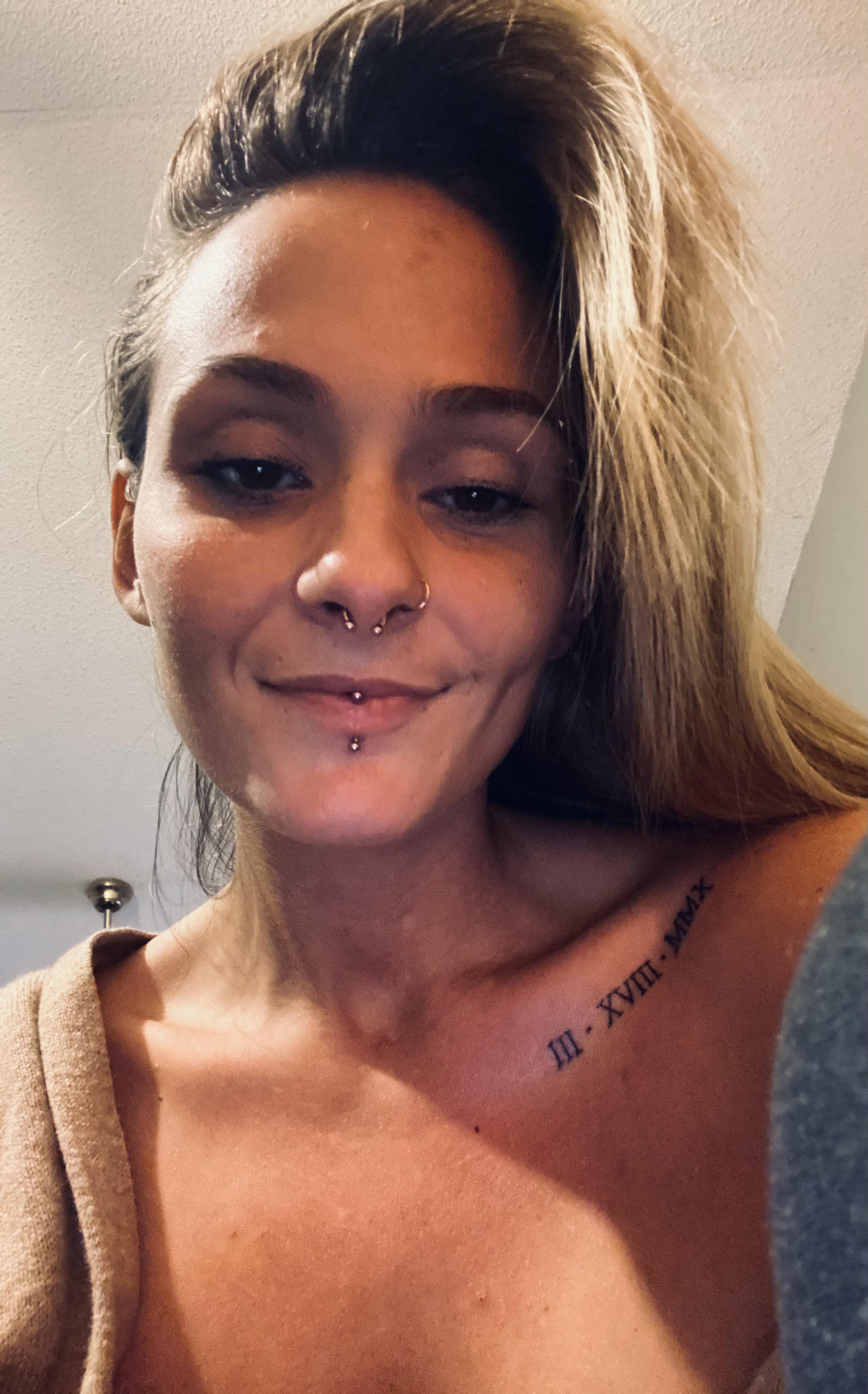 Loving my vertical labret so much more than anticipated!!! I wanted it horizontal but my piercer ...