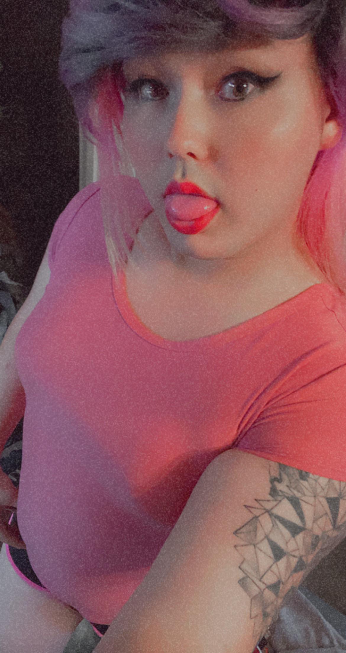 Loving pink | Scrolller