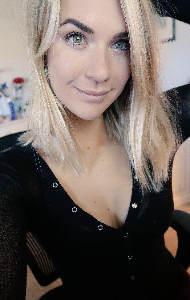 Low cut dress | Scrolller