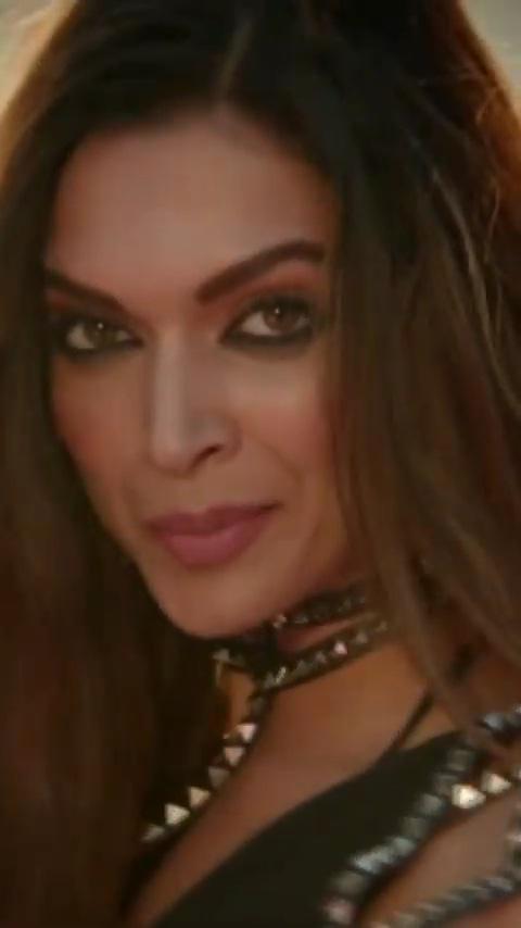 Lusty expression | Scrolller