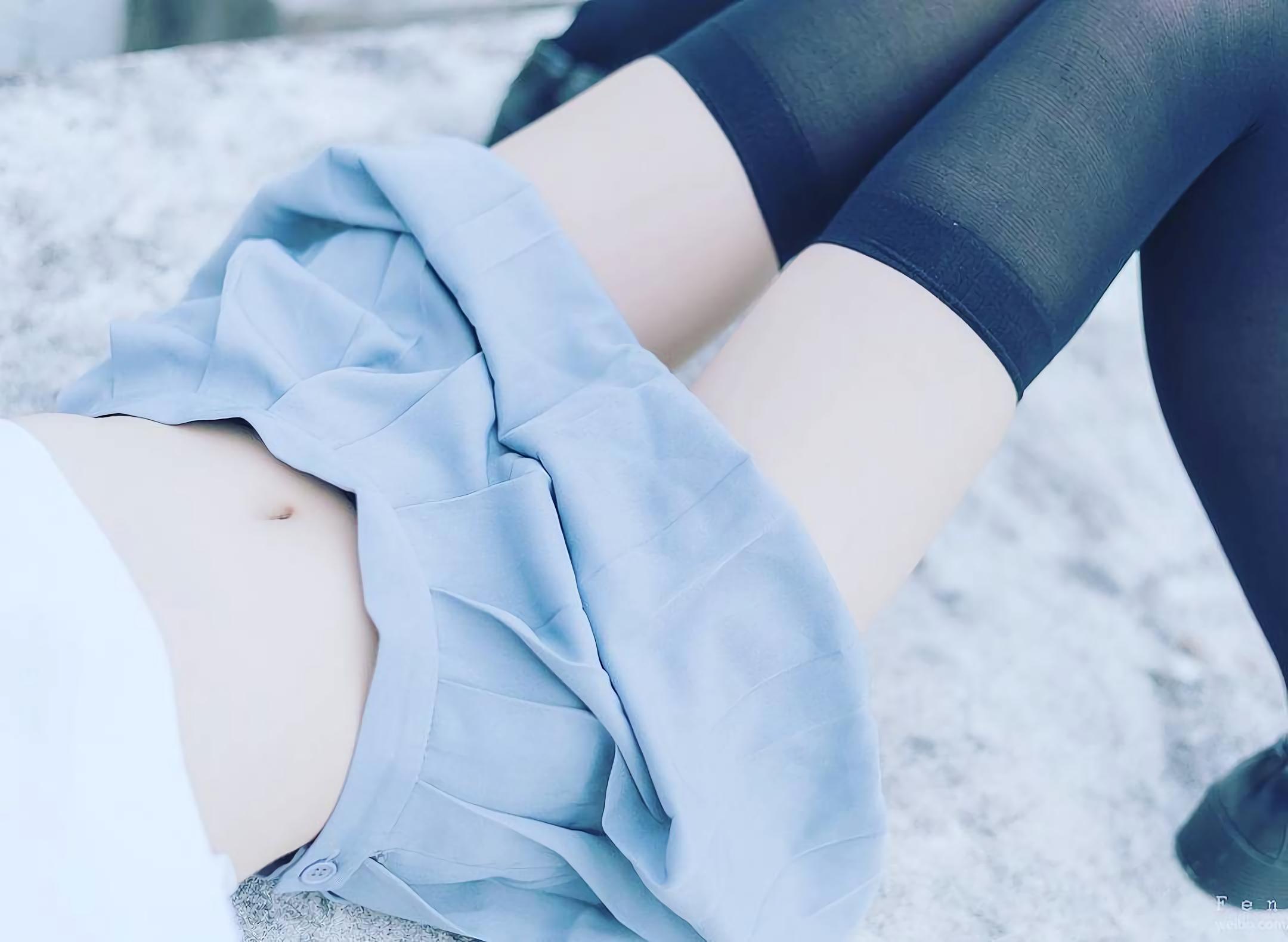 Lying Down | Scrolller