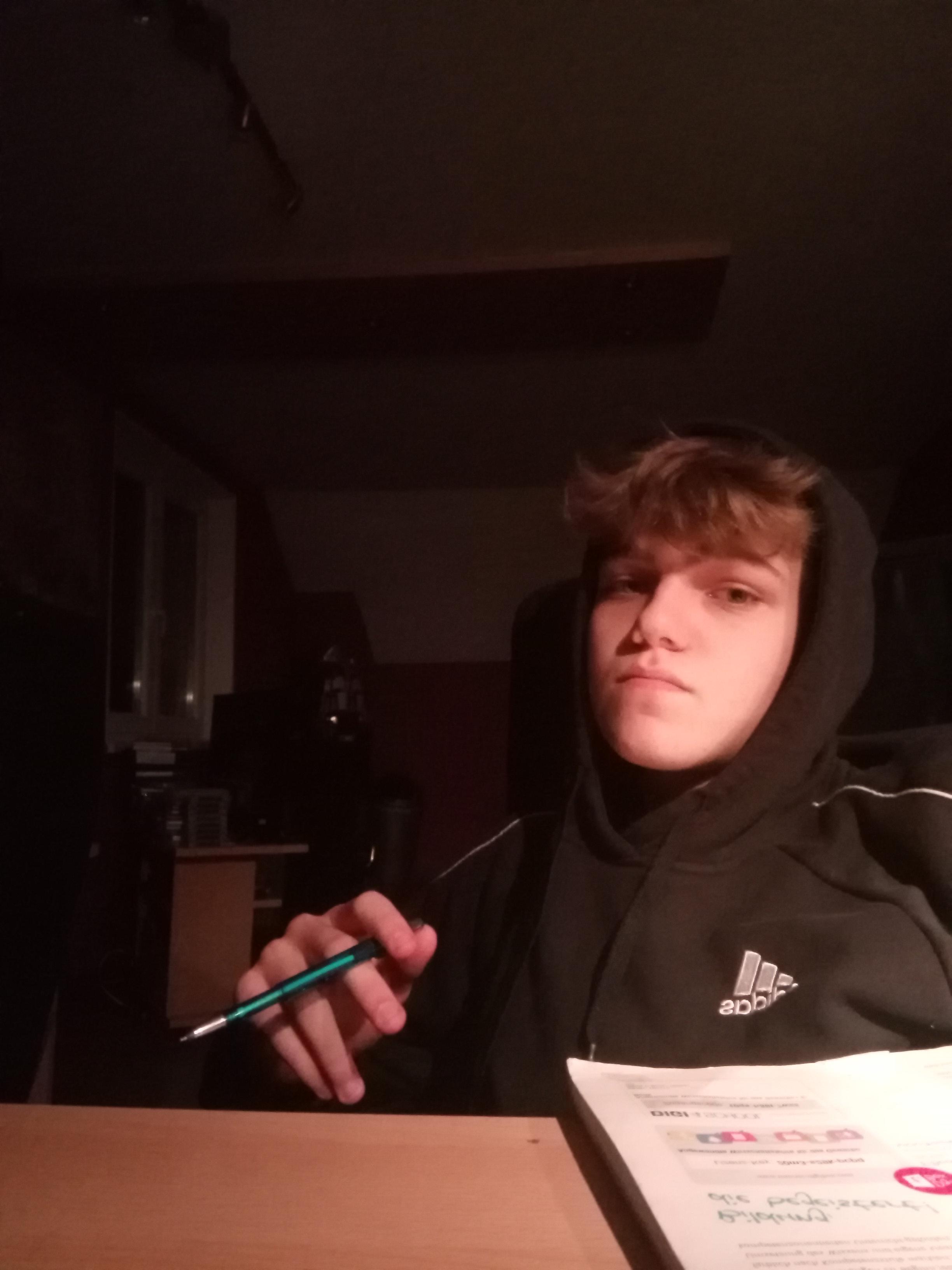 [M16] I hate homework :/ | Scrolller