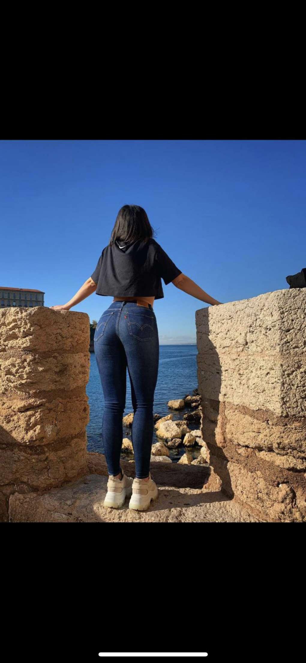 Ma queue bande tellement fort sur son cul | Scrolller