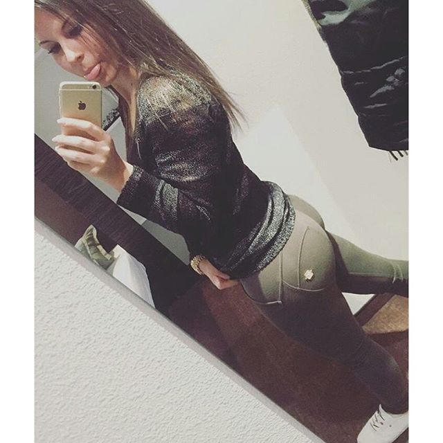 Maarie - Sexy in the mirror | Scrolller